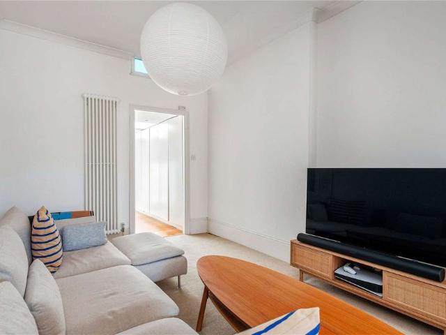 A beautiful period two bedroom house set within the heart of Highbury