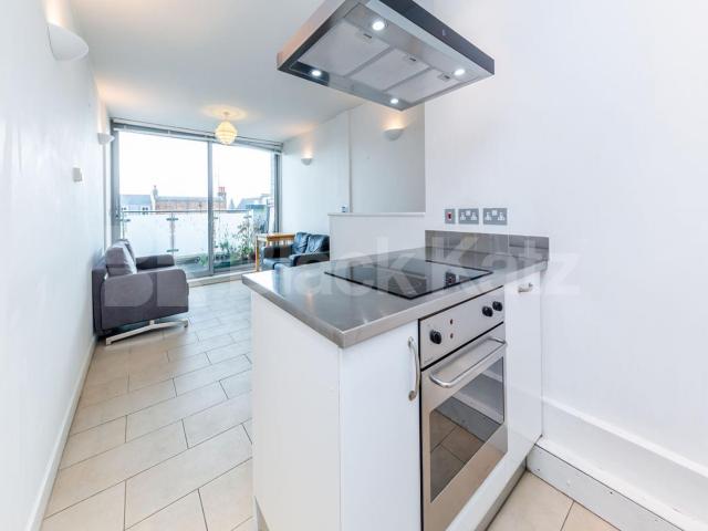 A beautiful Split level 1 bedroom with terrace in the heart of Angel