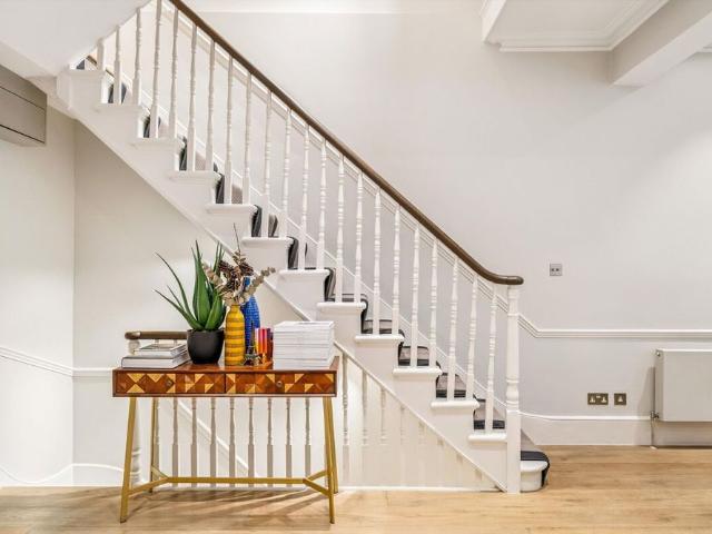 A beautifully appointed home offering generous living spaces and a private garden, for let in Chelsea SW10