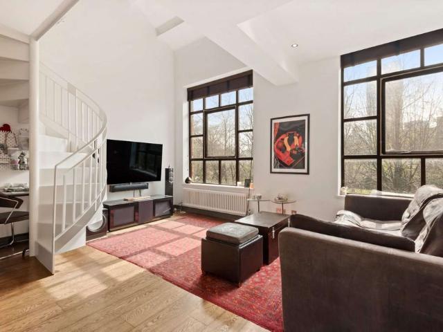 A beautifully arranged two bedroom apartment, both with en suite bathrooms, set within a secure gated development in Vicarage Crescent
