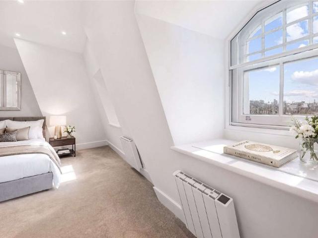 A beautifully bright two bedroom duplex apartment in a prime South Kensington location
