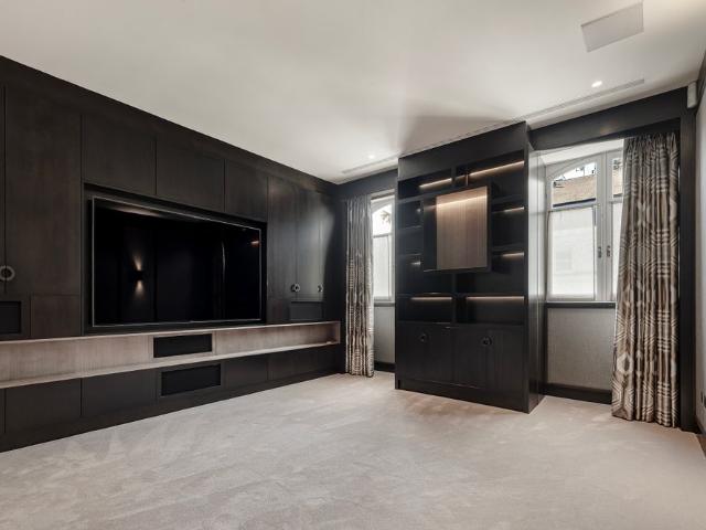A Beautifully Designed Garden Apartment on Eaton Square