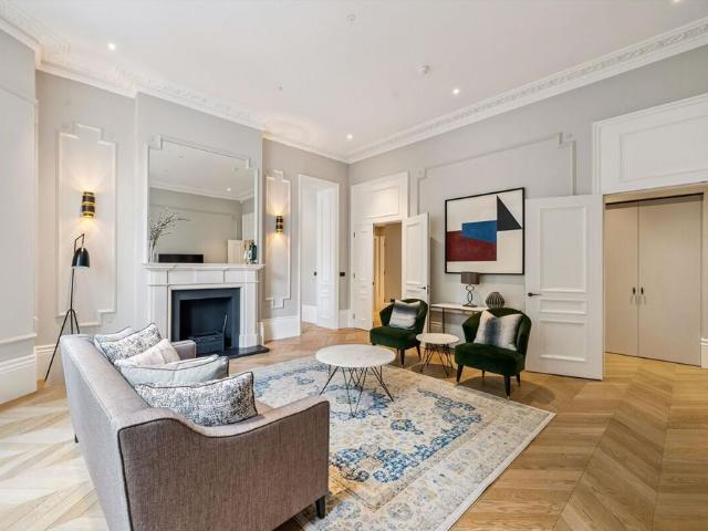 A beautifully designed south facing apartment with exceptional ceiling heights and direct lift access, set within the prestigious Arts House in South Kensington