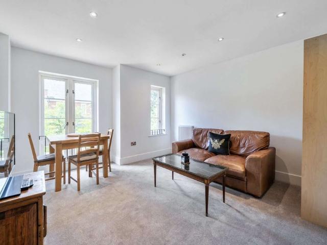 A beautifully furnished two bedroom property within easy reach of Winchester City centre