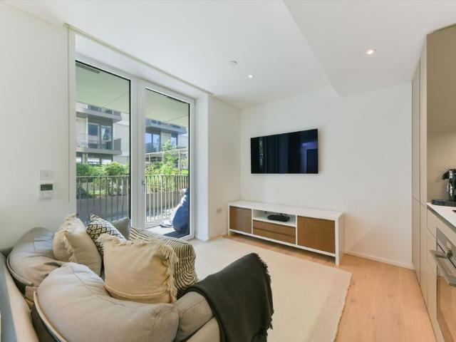 A beautifully furnished and modern apartment in Coda Residences, York Place, London SW11