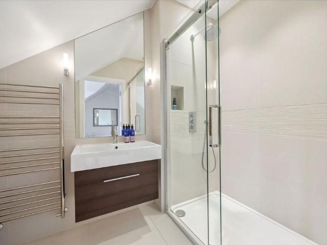 A beautifully finished six bedroom house available for rent in Walm Lane