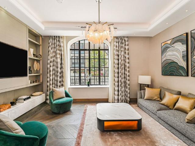 A beautifully finished two bedroom duplex in Mayfair