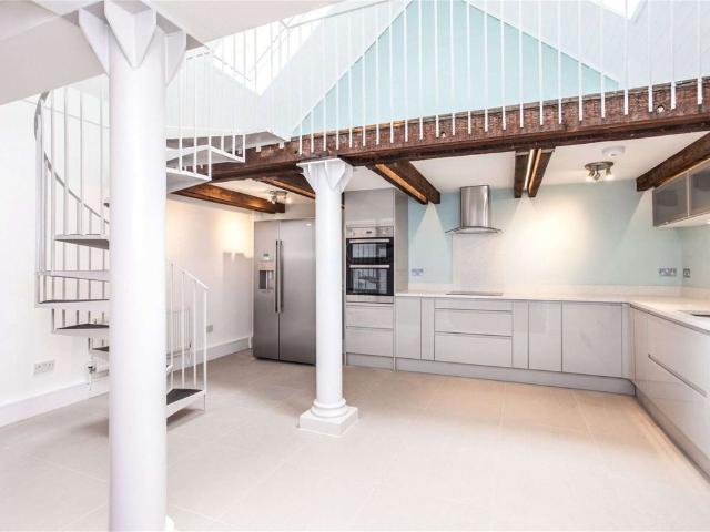 A beautifully finished 3 bedroom mews house in the heart of Hampstead Village