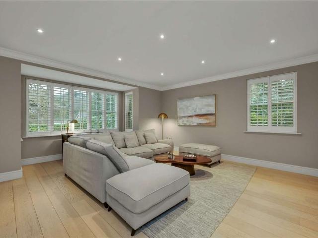 A beautifully presented 6 bedroom detached family home situated behind secure gates with off street parking for several cars