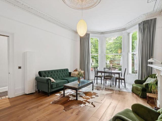 A beautifully presented 2 bedroom apartment to rent in Notting Hill, W10