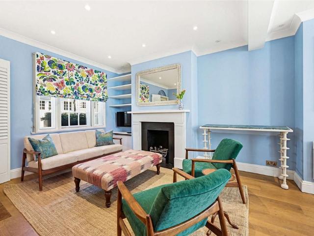 A beautifully presented terraced house situated in the heart of Belgravia
