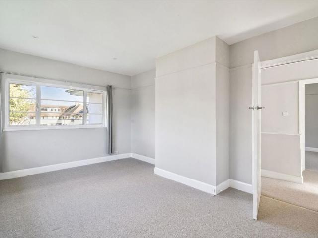 A beautifully presented three bedroom apartment in a sought after Twickenham location