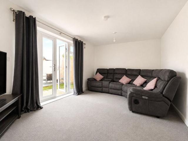 A well presented three bedroom home offering stylish and contemporary living in one of Whiteley’s most sought after locations