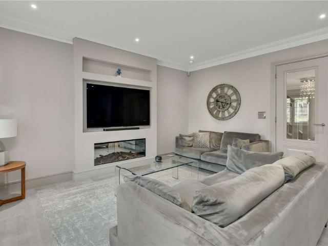 A beautifully presented three bedroom semi detached home set over three floors within 22 acres of woodland