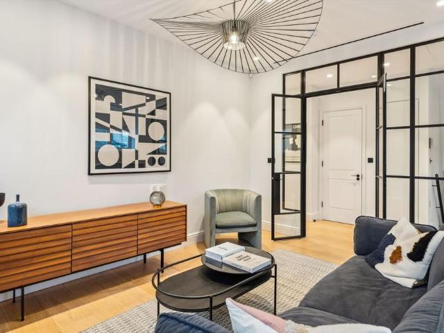 A beautifully presented two bedroom modern apartment to rent in Chelsea, SW3