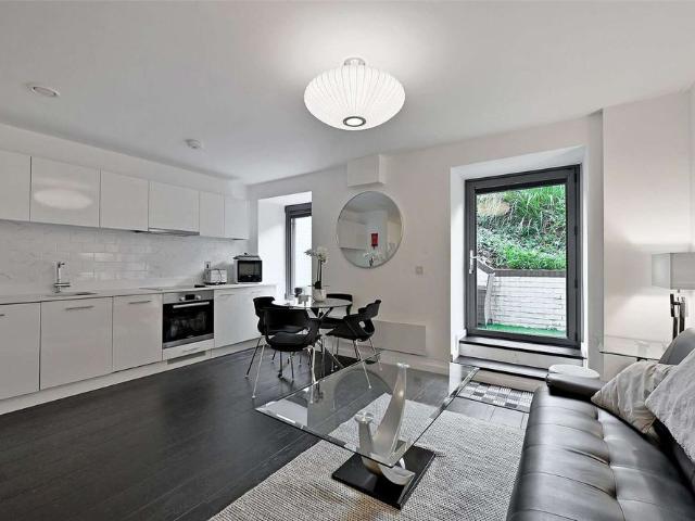 A beautifully presented and fully furnished super studio apartment with private patio in a prime central Windsor setting