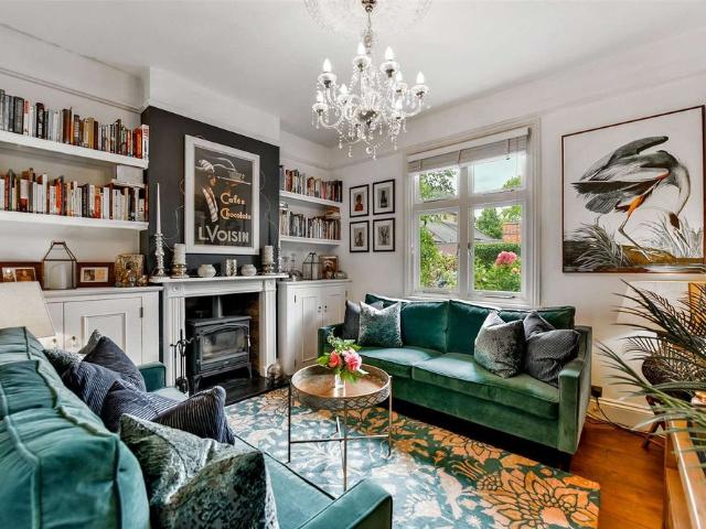 A beautifully presented and very pretty two bedroom semi detached home in a much sought after Windsor town road