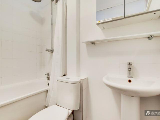 A beautifully presented apartment close to Barbican Station