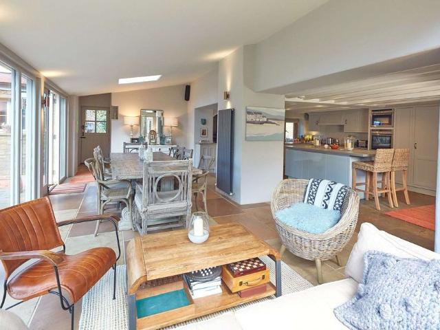 A beautifully presented detached family home on a quiet no through road