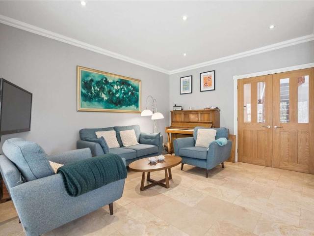 A beautifully presented detached family home situated on the prestigious Wyfold Estate