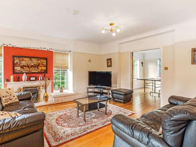 A beautifully presented family house in the heart of highly sought after Curzon Park North
