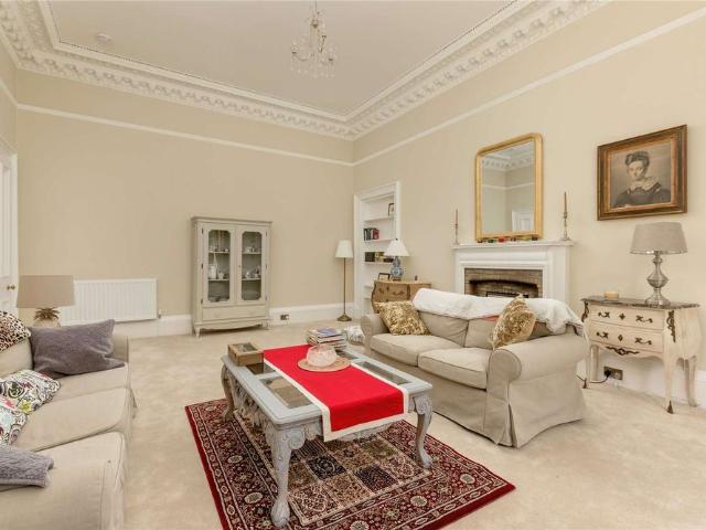 A beautifully presented furnished one bedroom ground floor apartment in Edinburgh’s highly desirable West End