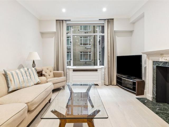 A beautifully presented one bedroom apartment extending to approximately 531 sq ft, positioned on the third floor of one of Mayfair's most prestigious residential buildings. Benefitting from lift access and a 24 hour concierge service