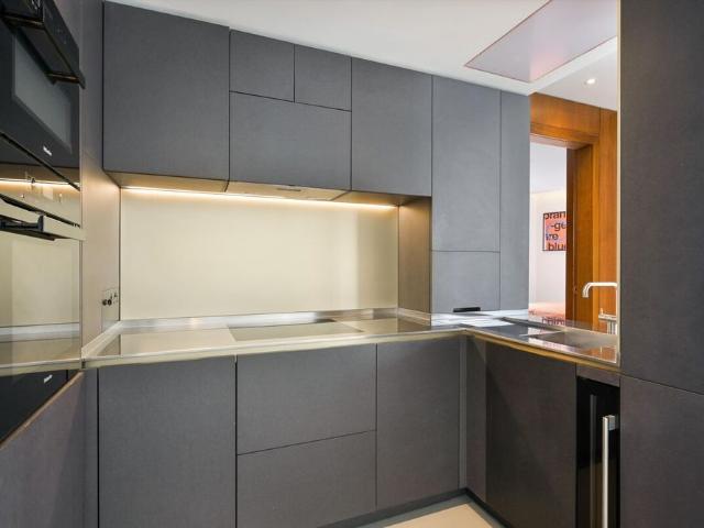 A beautifully presented, one bedroom apartment located in the Iconic Grade II listed Gasholders development