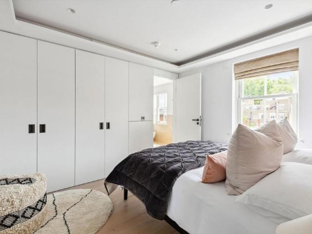 A beautifully presented one bedroom apartment to rent in Knightsbridge, SW3
