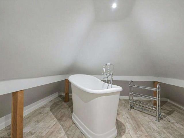 A beautifully presented one bedroom cottage in the Test Valley