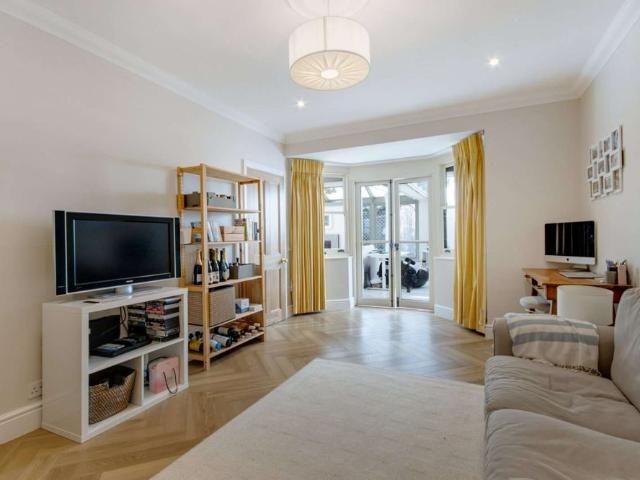 A beautifully presented period property in a prestigious private park setting