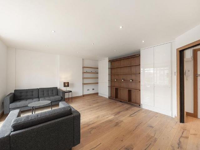 A beautifully presented studio apartment available to rent through Knight Frank St Johns Wood