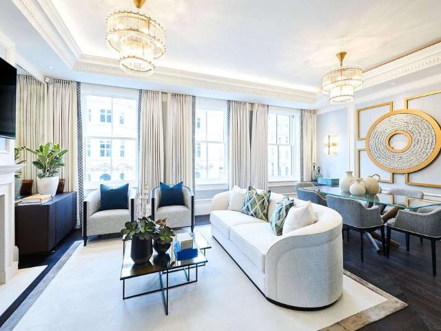 A beautifully re modelled luxury apartment situated in an incredible location in Kensington