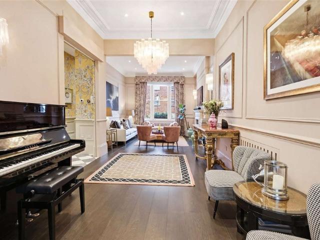 A beautifully refurbished four bedroom Chelsea townhouse offering striking design, generous living spaces and versatile modern amenities