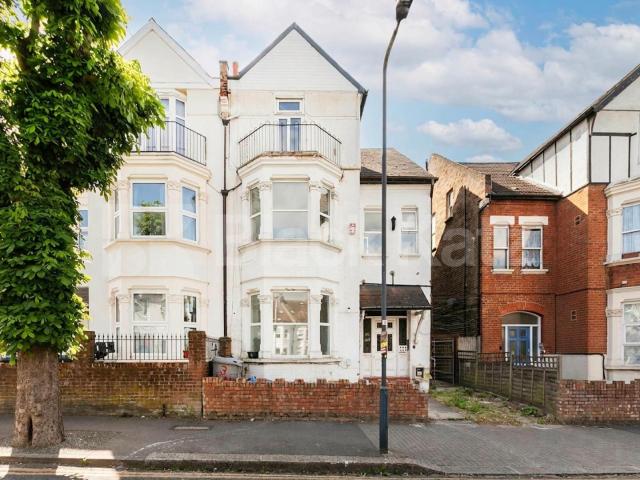 A beautifully renovated studio apartment available now on Dean Road, offering modern, self contained living in a convenient location.This bright and well presented property has just undergone a full refurbishment throughout, featuring fresh décor, u