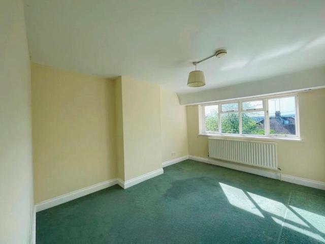 A Beverley Gardens, Wembley 2 bed flat to rent £2,150 pcm £496 pw