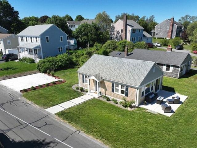 a Bodfish Ave, Sandwich, Home For Sale