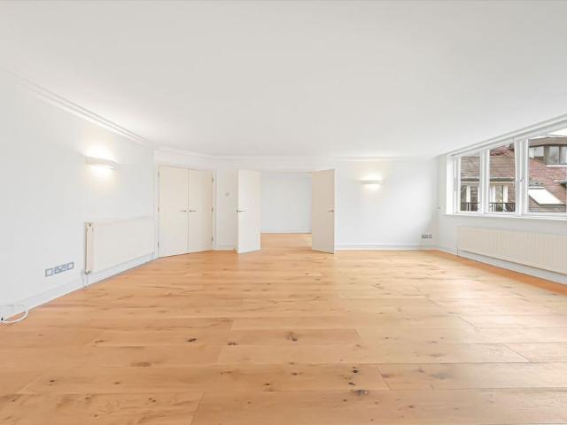 A bright 3/4 bedroom apartment with balcony and parking to rent in Hampstead NW3