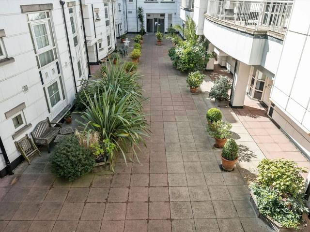 A bright 3 bedroom apartment available to rent in Marylebone W1