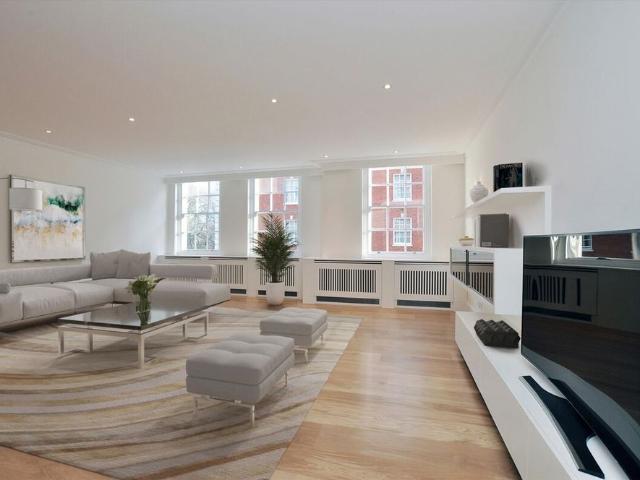 A bright three bedroom apartment in the heart of Mayfair