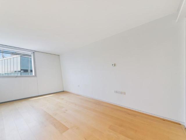 A bright two bedroom apartment in Albion Riverside SW11, to let through Knight Frank Battersea and Riverside