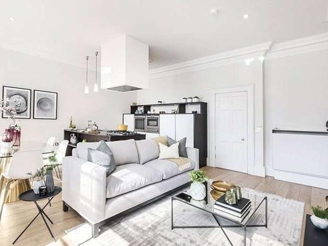A Bright Two Bedroom Apartment in the Heart of Mayfair