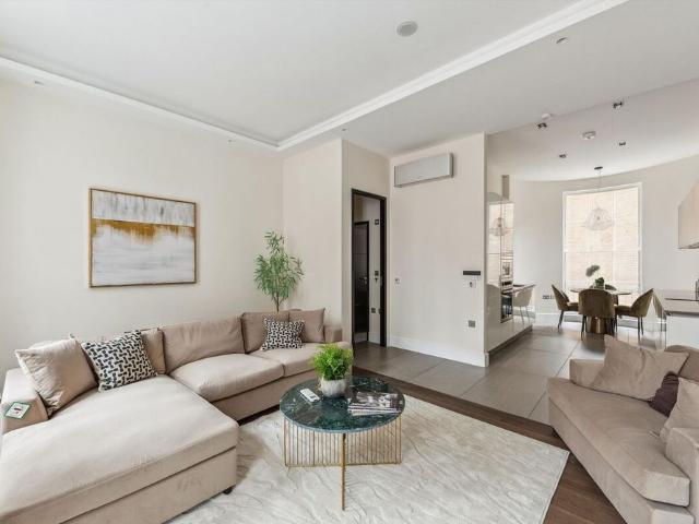 A bright two bedroom apartment to rent in Marylebone W1