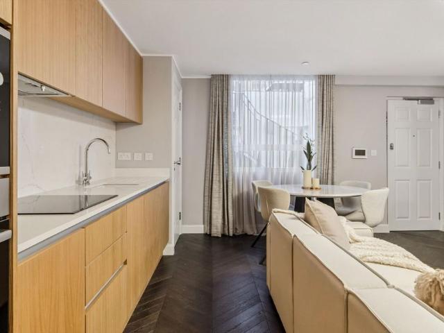 A Bright two bedroom apartment to rent in Marylebone, W1H