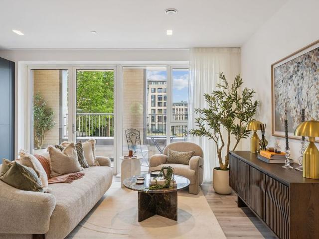 A bright two bedroom apartment to rent in Notting Hill, W10