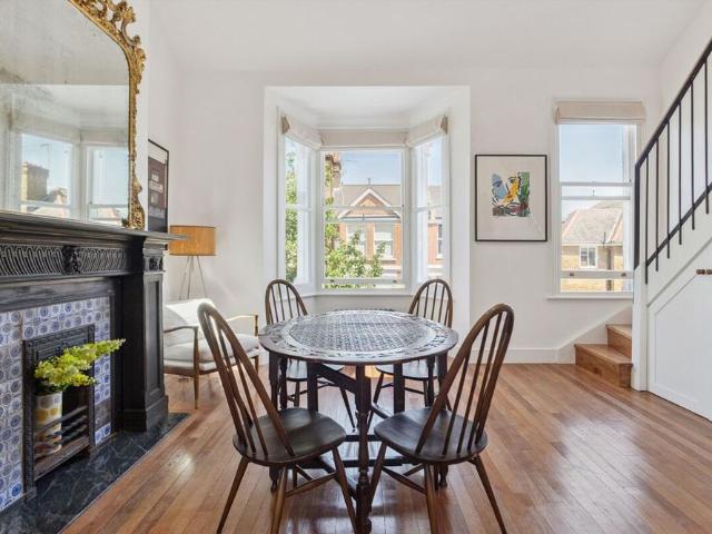 A bright two bedroom home to rent in Notting Hill, W10