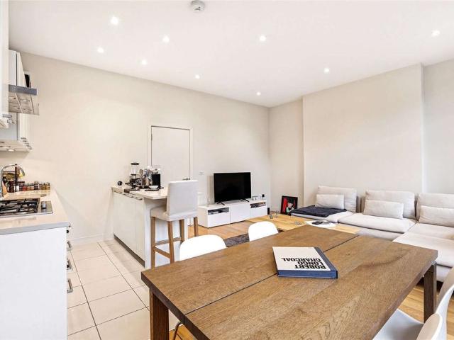 A bright, well proportioned one bedroom apartment in prime Knightsbridge