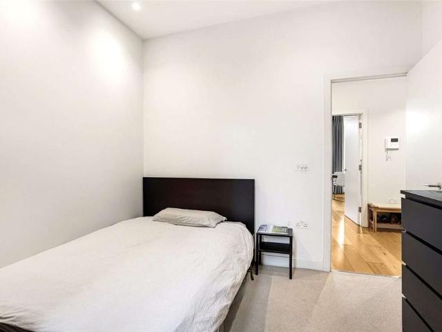 A bright, well proportioned one bedroom apartment in prime Knightsbridge