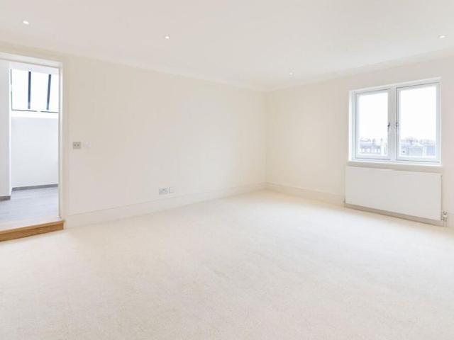 A bright and beautifully presented four bedroom duplex apartment in Knightsbridge, SW1X
