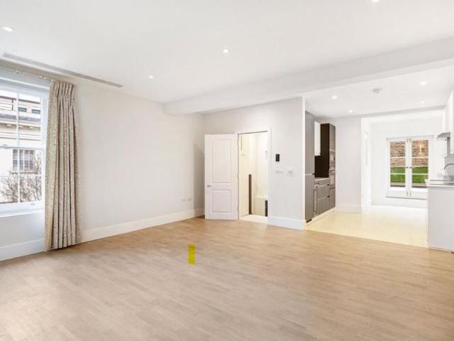 A bright and beautifully presented two bedroom duplex apartment to rent in Chelsea, SW3